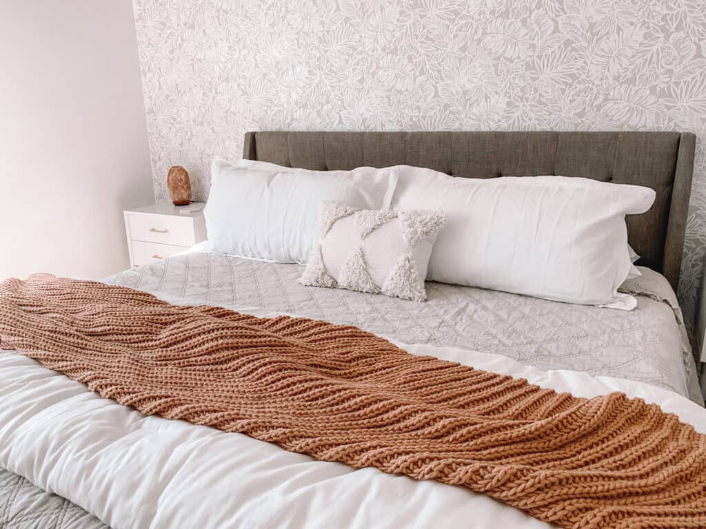6 Tips to Create a Cozy Bed - The Homeblondy