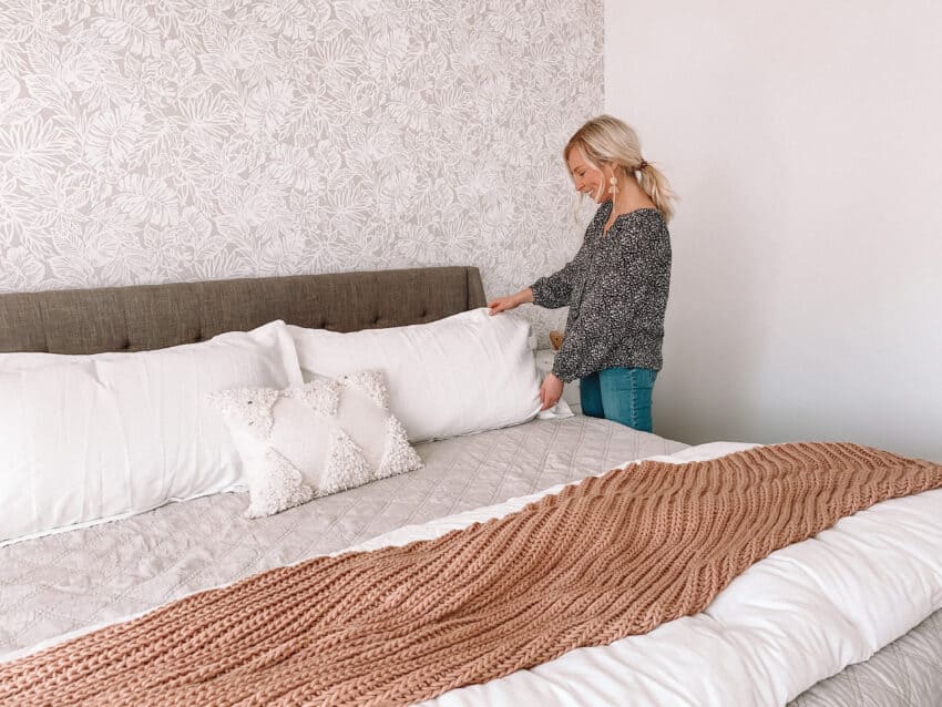 6 Tips to Create a Cozy Bed - The Homeblondy